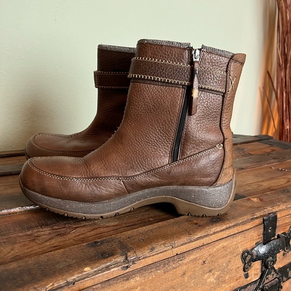 Ulu | Shoes | Ulu Hiking Boots Womens Brown Leather Comfort Lug Lowtop ...